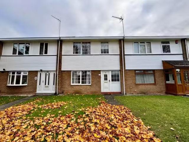 Just in! 2 BA 3 bedroom house for rent in Pedmore Walk, OLDBUR.