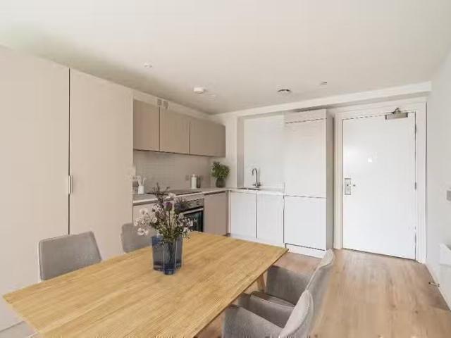 Unique 2 BA 3 bedroom house share for rent in PLATFORM_ in Edi.