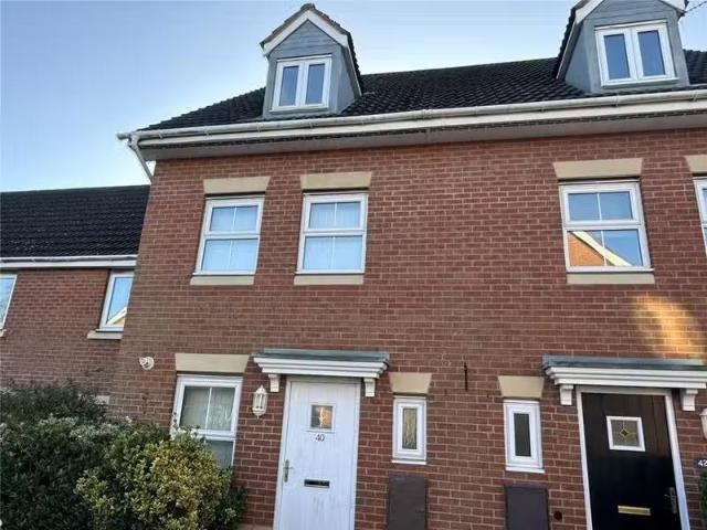 Cozy 2 BA 3 bedroom Mid Terrace House to rent, William Street.