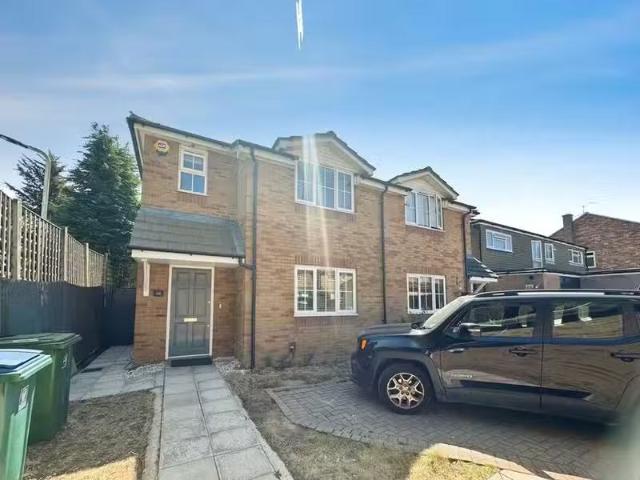 For Rent! 2 BA 3 bedroom Semi Detached House to rent, Holtsmer.