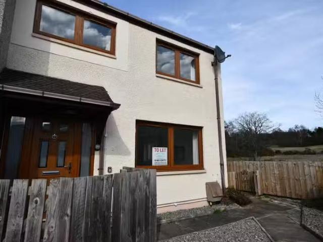 New 2 BA 3 bedroom semi detached house for rent in Balvaird Te.