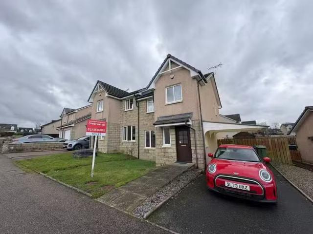 New 2 BA 3 bedroom semi detached house for rent in Breckview.