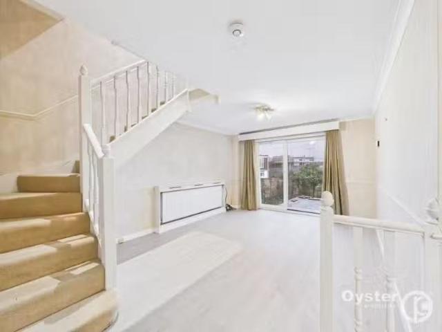 Unique 2 BA 3 bedroom semi detached house for rent in Crofton.