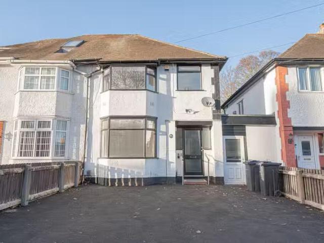 Charming 2 BA 3 bedroom semi detached house for rent in Grosve.