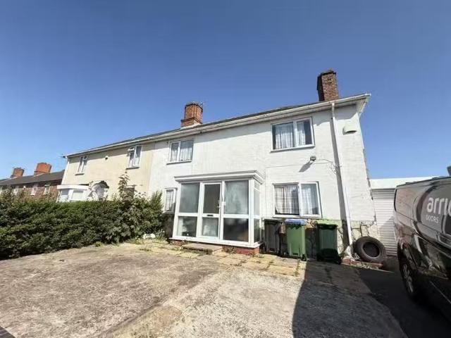 Just in! 2 BA 3 bedroom semi detached house for rent in Haig S.