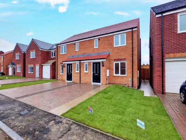 For Rent! 2 BA 3 bedroom semi detached house for rent in Leams.