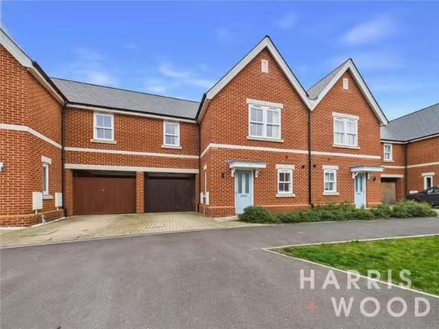 Cozy 2 BA 3 bedroom semi detached house for rent in Maigold Av.