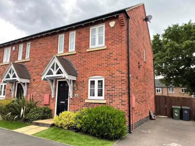 Cheap 2 BA 3 bedroom semi detached house for rent in Parsons G.