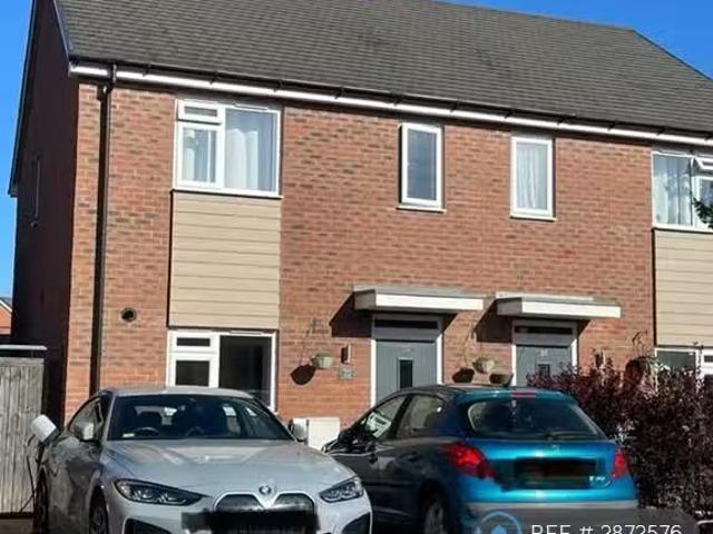 Cheap 2 BA 3 bedroom semi detached house for rent in Poplar Dr.