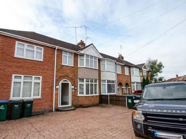 Unique 2 BA 3 bedroom semi detached house for rent in Silksby.