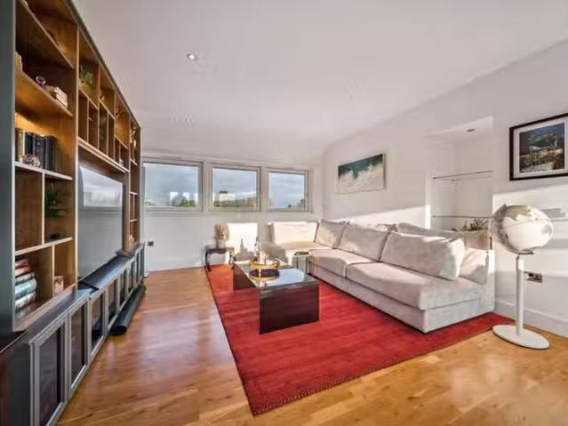 New 2 BA 3 bedroom penthouse for rent in Brighouse Park Cross.