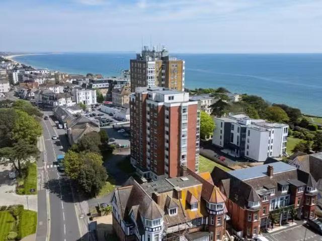 Unique 2 BA 3 bedroom penthouse for rent in West Cliff Road, B.