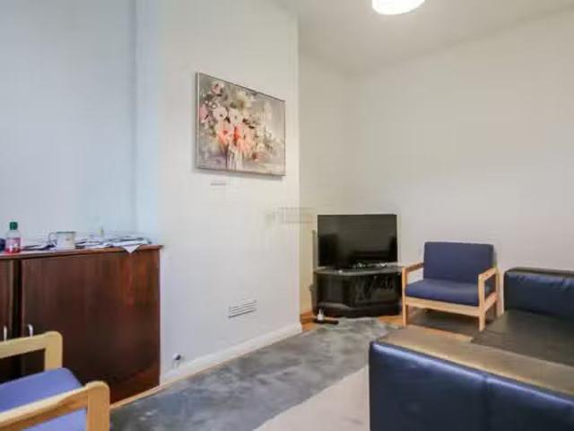 Cozy 2 BA 3 bedroom terraced house for rent in High Street, Ha.