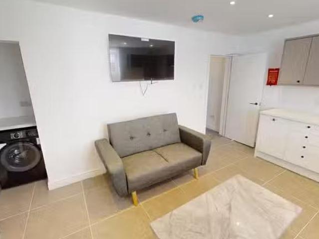 Nice 2 BA 3 bedroom terraced house for rent in Osborne Villas.
