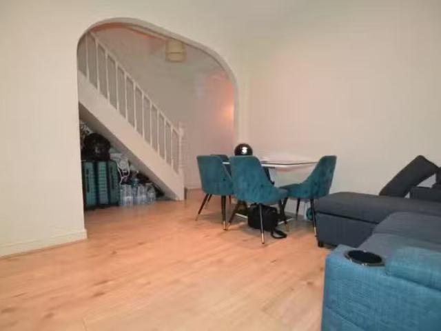 Cheap 2 BA 3 bedroom terraced house for rent in Sherrard Road.