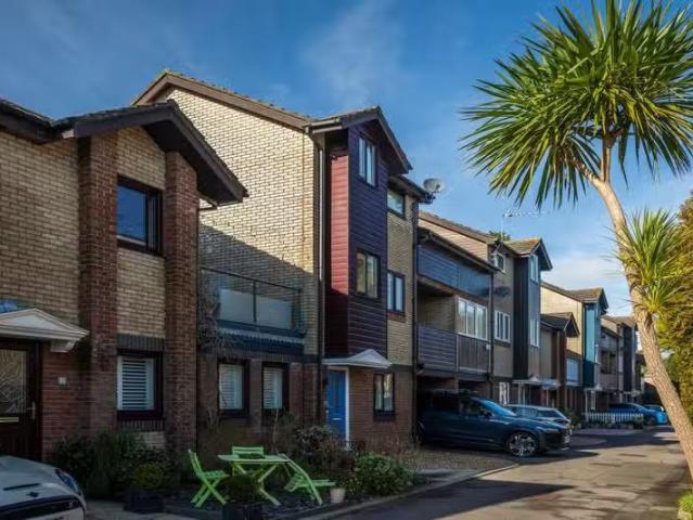 Rental! 2 BA 3 bedroom terraced house for rent in Westgate Par.