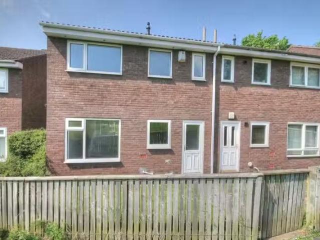 Nice 2 bedroom Mid Terrace House to rent, Blyth Court, Newcast.