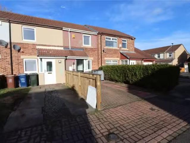 Deal! 2 bedroom Mid Terrace House to rent, Milecastle Court, N.
