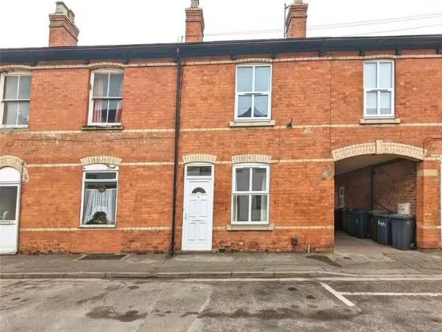 For Rent! 2 bedroom Mid Terrace House to rent, Spencer Street.