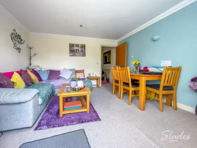 Cheap 2 bedroom apartment for rent in 86 Southbourne Road, So.
