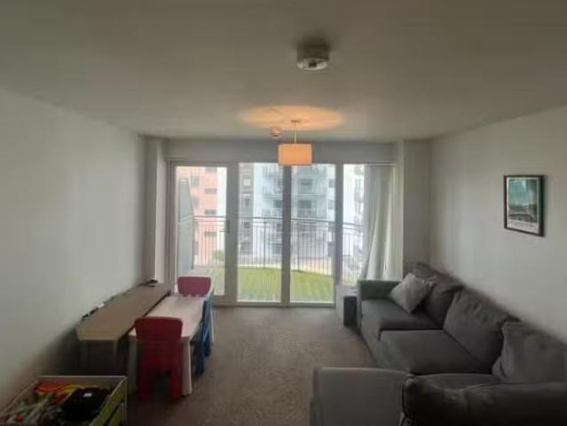 Deal! 2 bedroom apartment for rent in Victoria Wharf, Watkiss.