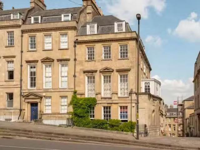 Unique 2 bedroom apartment for rent in Belmont, Bath, Somerset.