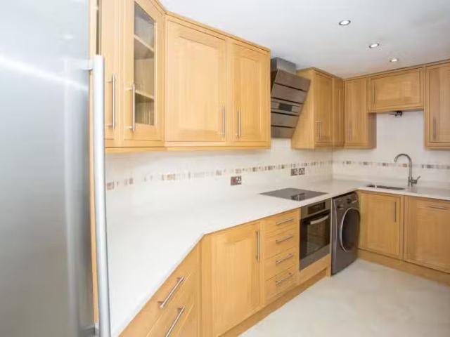Nice 2 bedroom apartment for rent in Gatcombe Court, Dexter Cl.