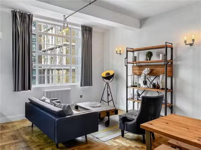 Cheap 2 bedroom apartment for rent in Great Charles Street Que.