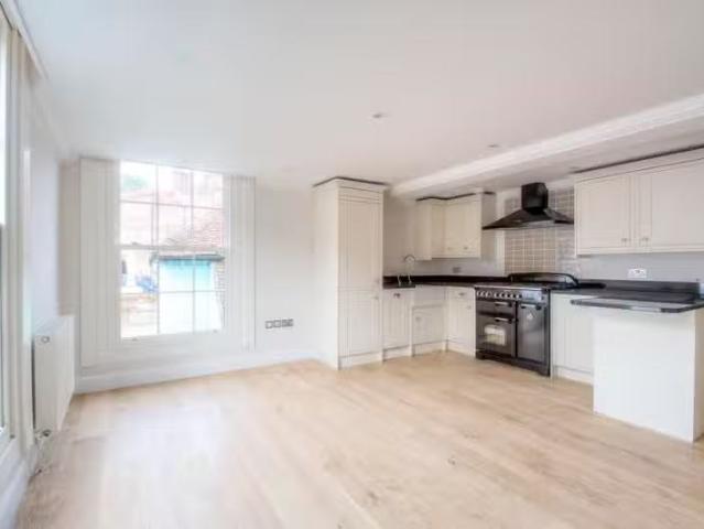 Deal! 2 bedroom apartment for rent in High Street, Arundel, BN18