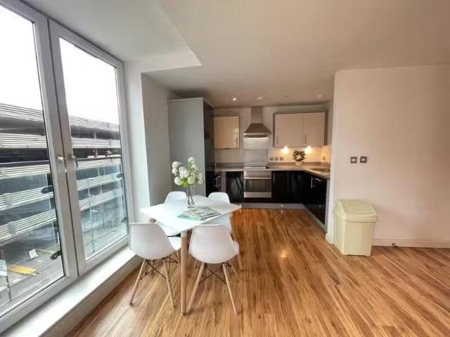 Nice 2 bedroom apartment for rent in Latitude, City Centre, B5