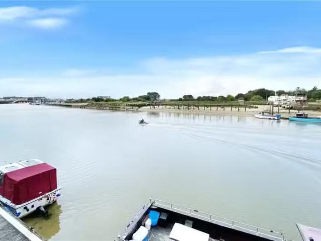 Deal! 2 bedroom apartment for rent in Mariners Quay, Littleham.