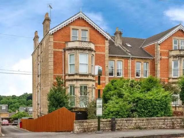 Cheap 2 bedroom apartment for rent in Newbridge Hill, BATH, BA1