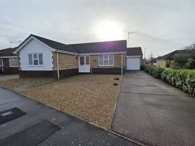 Deal! 2 bedroom Detached Bungalow to rent, Green Fleet Drive.