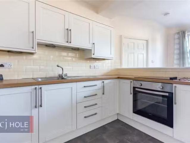 Rental! 2 bedroom detached house for rent in Bridge Walk, Horf.