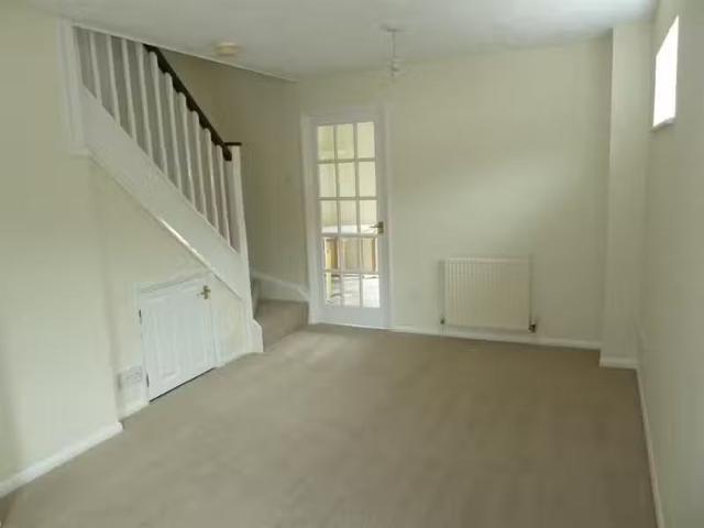 Charming 2 bedroom end of terrace house for rent in Oaktree Cl.