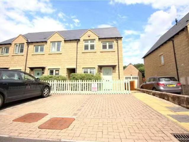 Unique 2 bedroom end of terrace house for rent in Great Dunns.