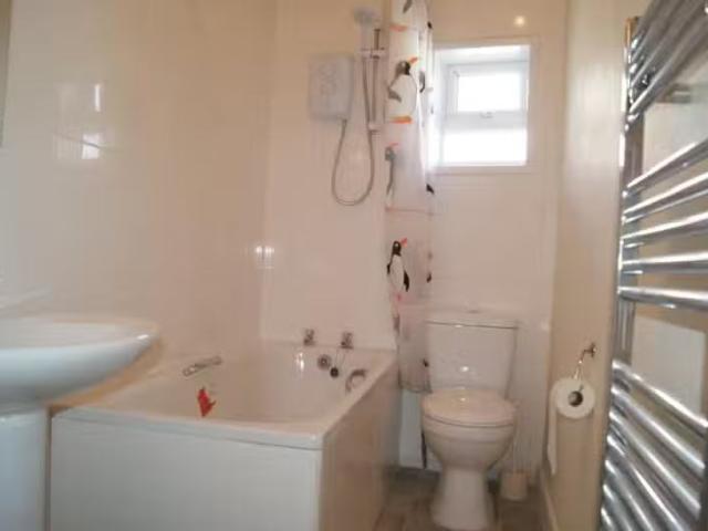 Unique 2 bedroom flat for rent in Commercial Road, Triangle, BH2