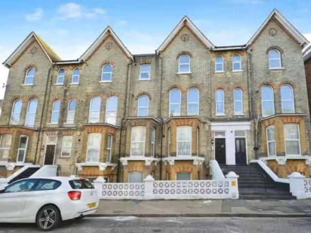 Unique 2 bedroom flat for rent in Athelstan Road, Cliftonville.