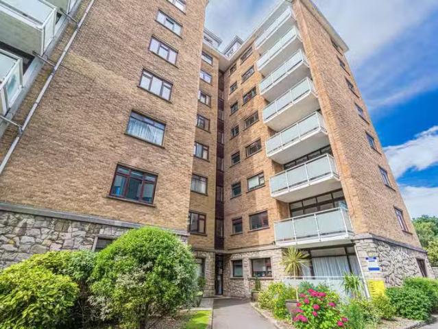 Nice 2 bedroom flat for rent in Bath Road, Bournemouth, Dorset.