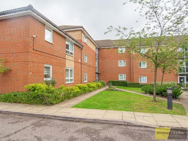 Cozy 2 bedroom flat for rent in Gaiety House, Regent Street, S.