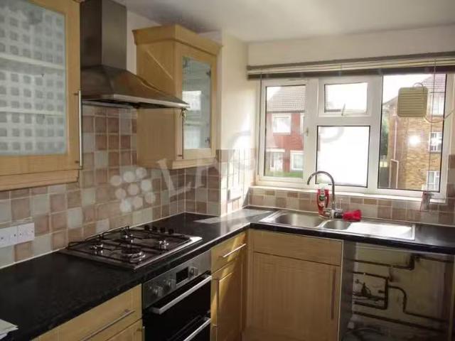 For Rent! 2 bedroom flat for rent in Eagle Close, Ilchester, B.
