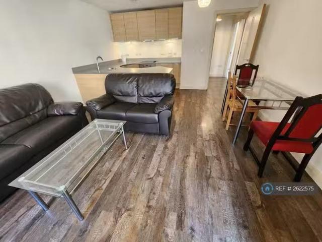 Deal! 2 bedroom flat for rent in Esinteraction Street, Birming.