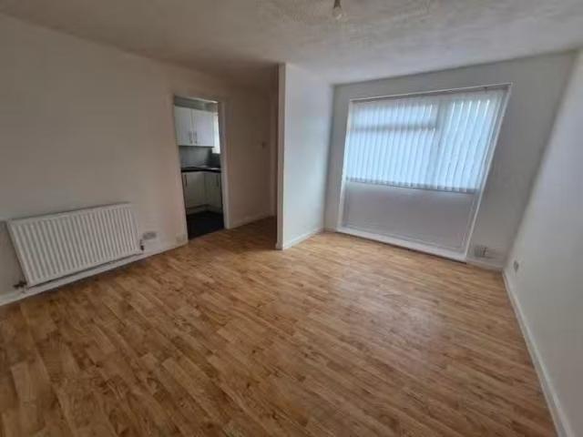 Cozy 2 bedroom flat for rent in Holmlands Drive, Prenton, Wirr.