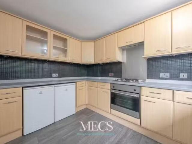 Deal! 2 bedroom flat for rent in Ormsby Court, Richmond Hill R.