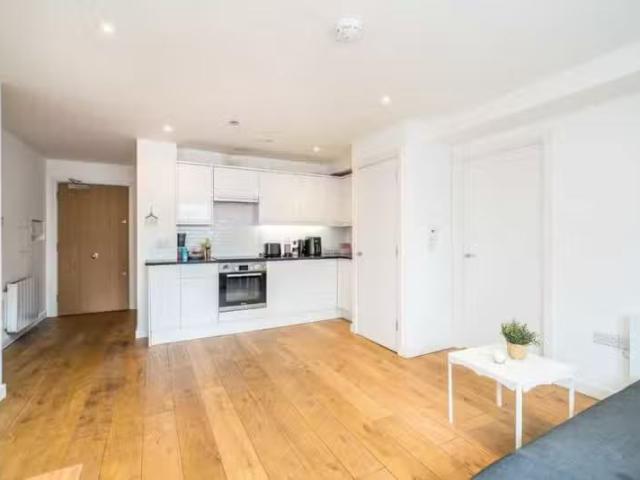 Nice 2 bedroom flat for rent in Scarbrook Road, Croydon, CR0