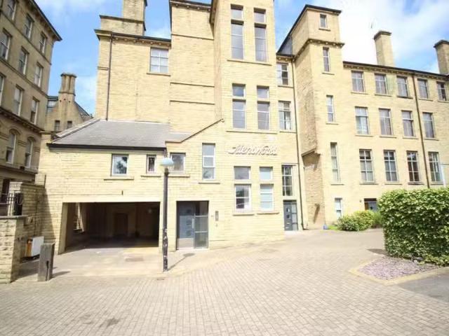 Unique 2 bedroom flat for rent in Silens Works, City Centre, B.