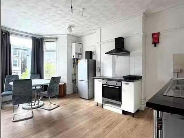 Nice 2 bedroom flat for rent in Richmond Road, Cardiff City.