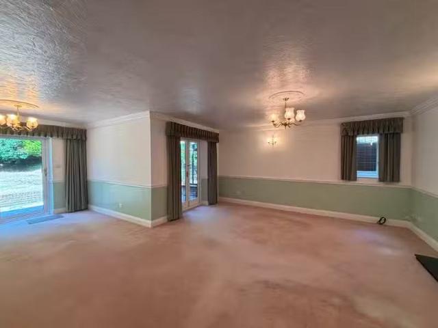 For Rent! 2 bedroom flat for rent in WILLOWDENE, Golf Links Ro.