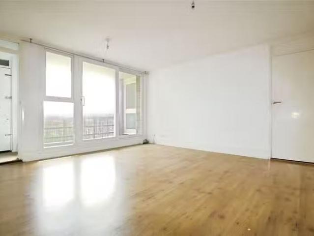 Deal! 2 bedroom Flat to rent, Flat 22 Compton Court Chidham Cl.