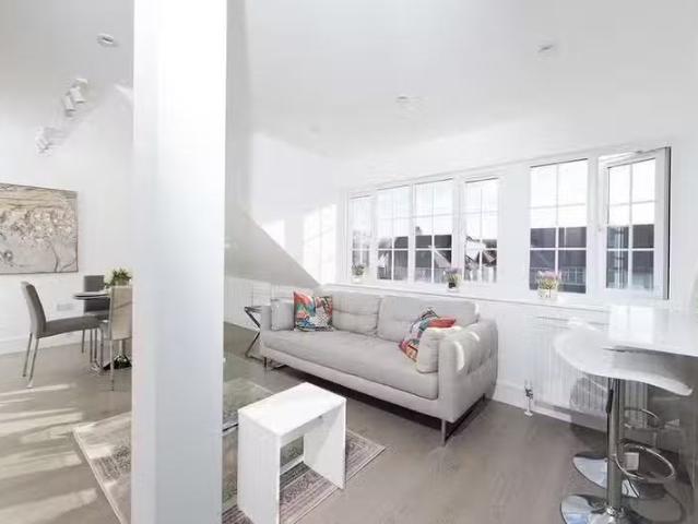 Charming 2 bedroom flat to rent in London, NW11